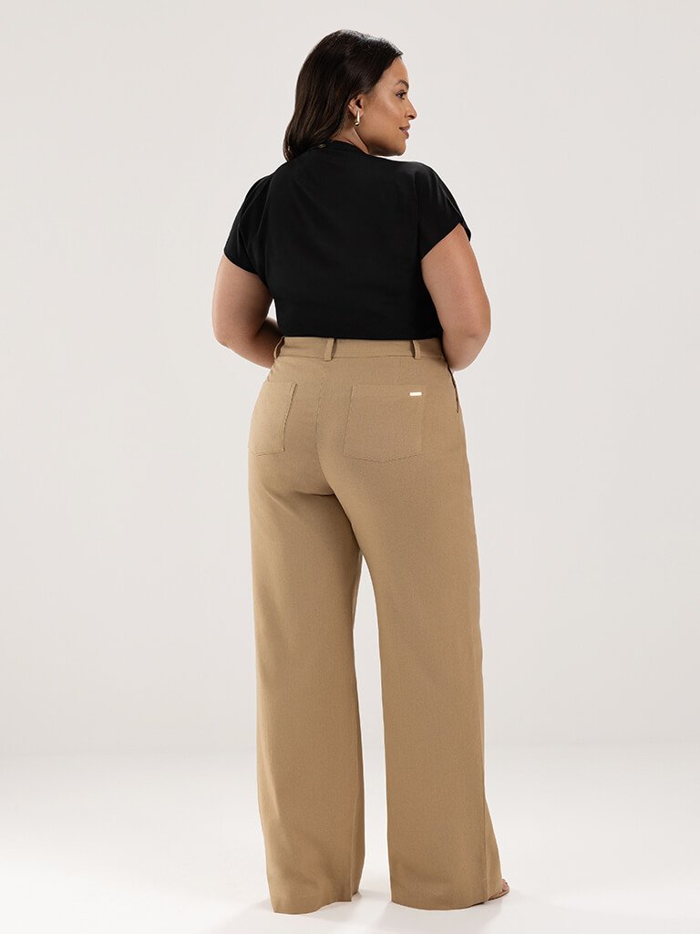 Blusa Manga Curta com Pregas em Crepe Plus Size Preto Neia